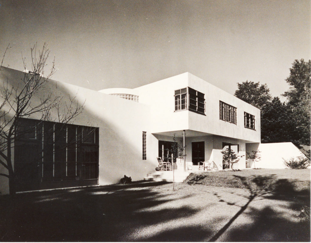 Old guard avant-garde - The Magazine Antiques