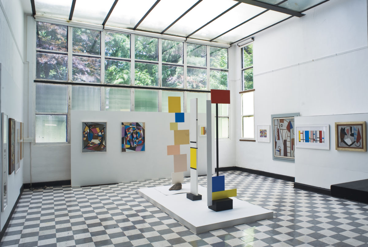 Old guard avant-garde - The Magazine Antiques