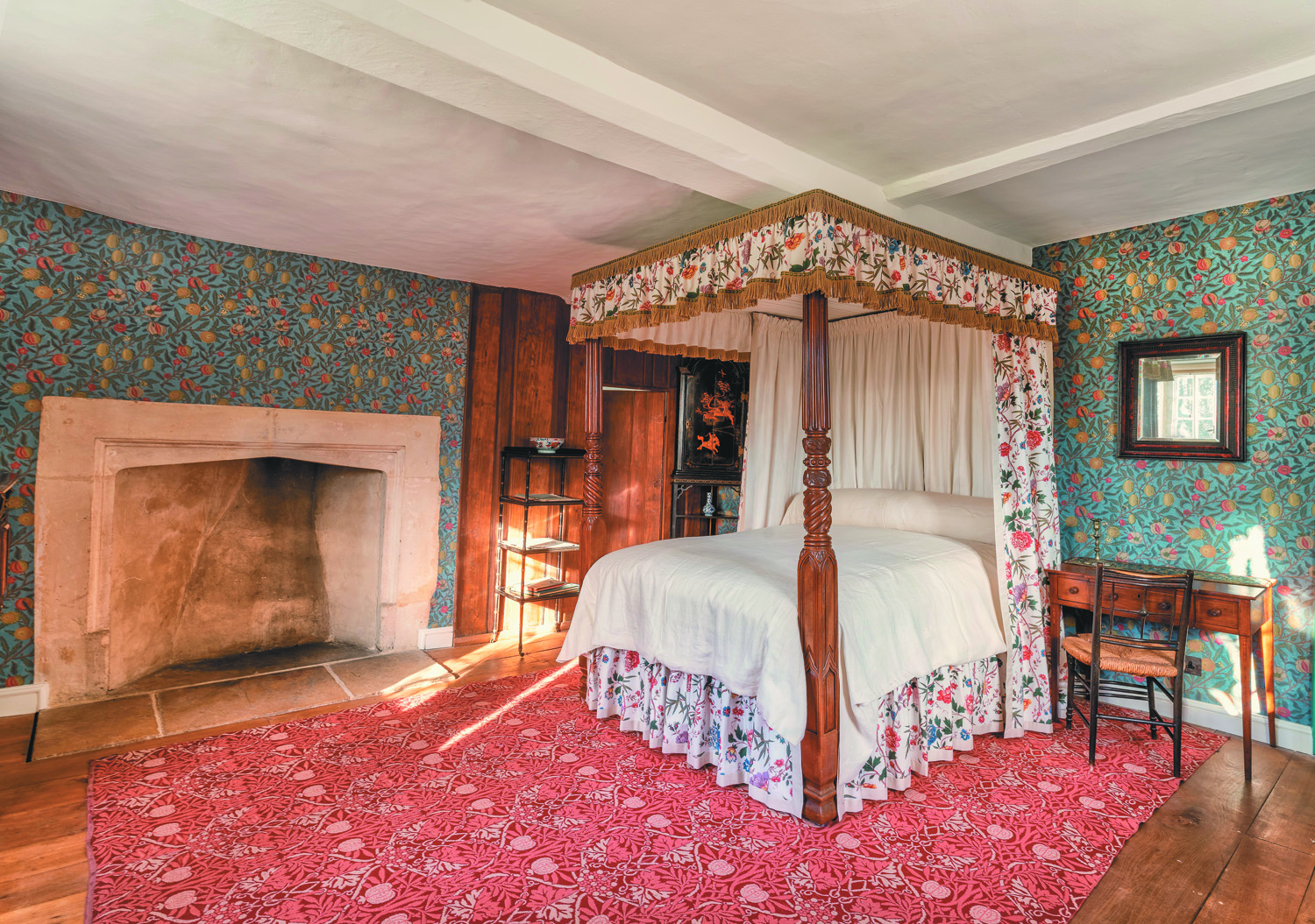 8. WM-065 - Jane Morris’s room - The Magazine Antiques