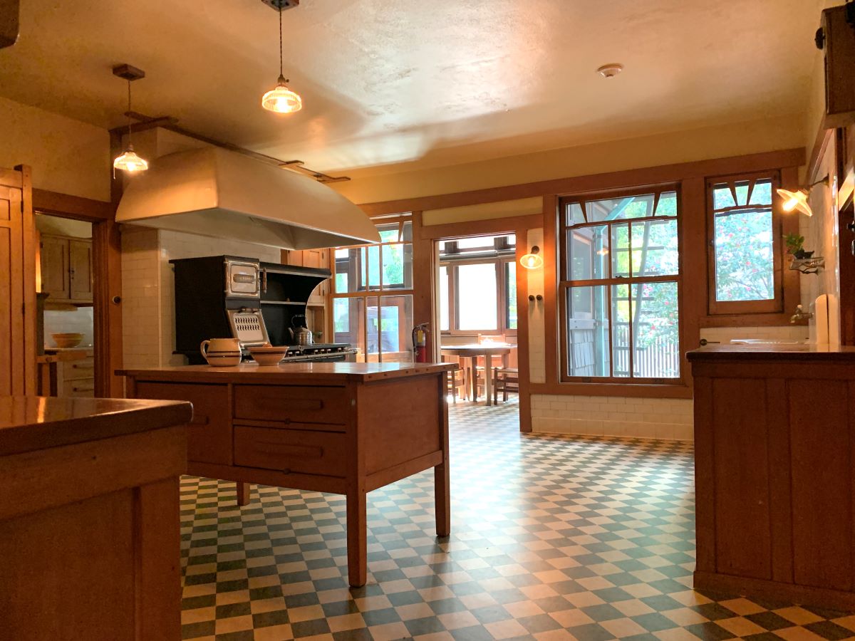 Hot Stove League - The Magazine Antiques