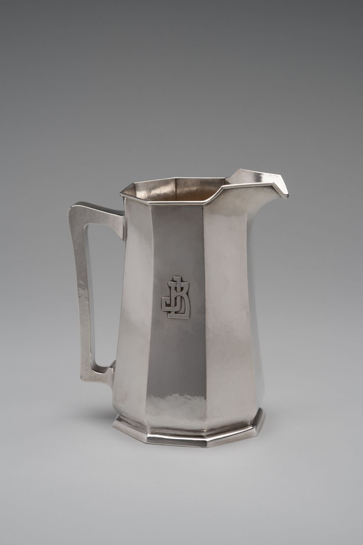 “Beautiful, Useful, and Enduring” - The Magazine Antiques