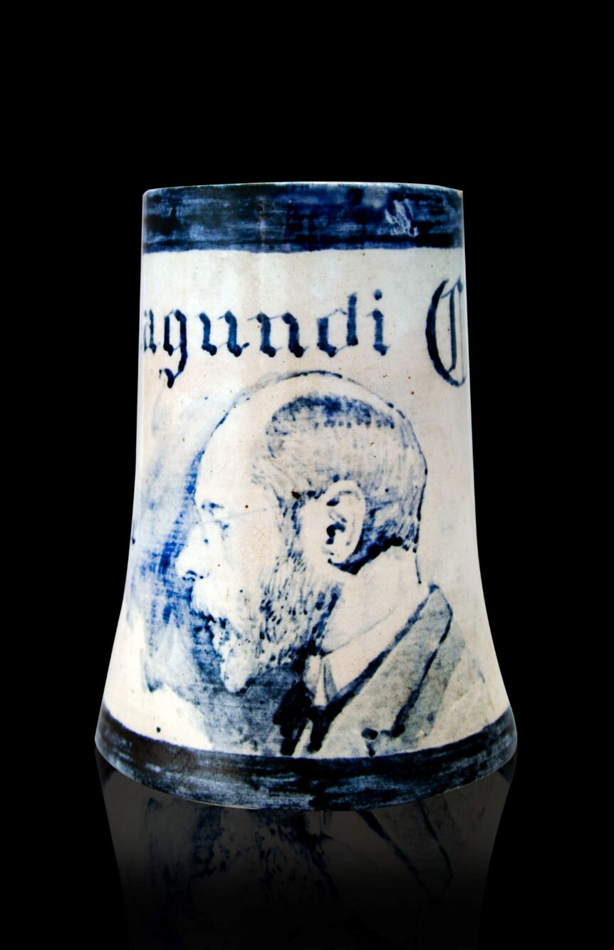 Art artifacts: Ars Gratia Libris - The Magazine Antiques