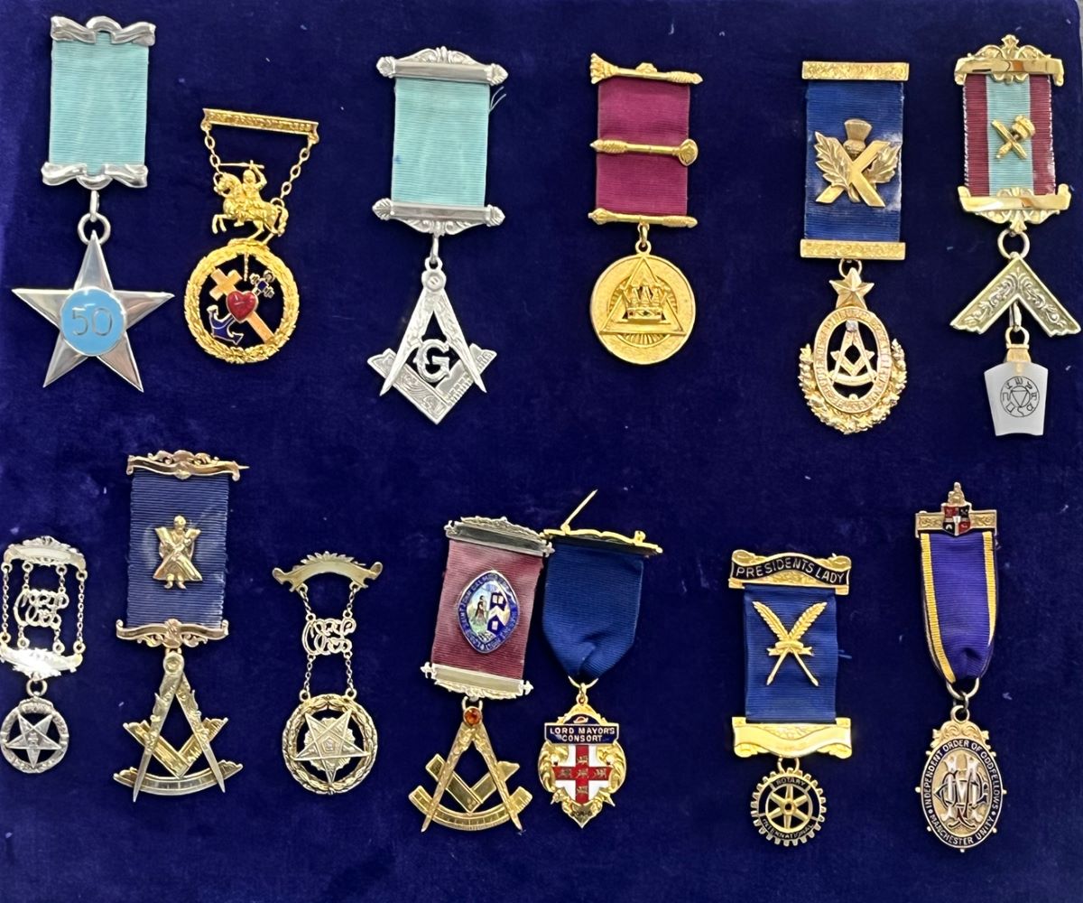 Medal Heads - The Magazine Antiques