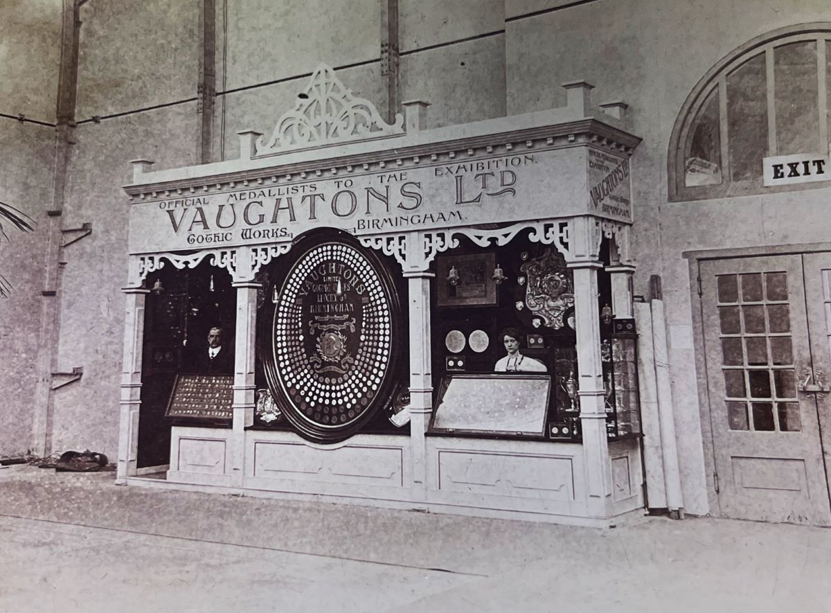 Vaughtons_exhibition - The Magazine Antiques