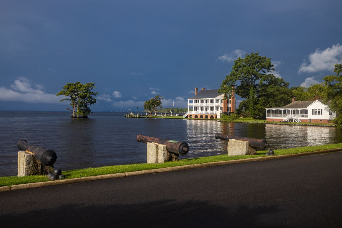 Fig. 2. Barker House-Sam Harding - The Magazine Antiques