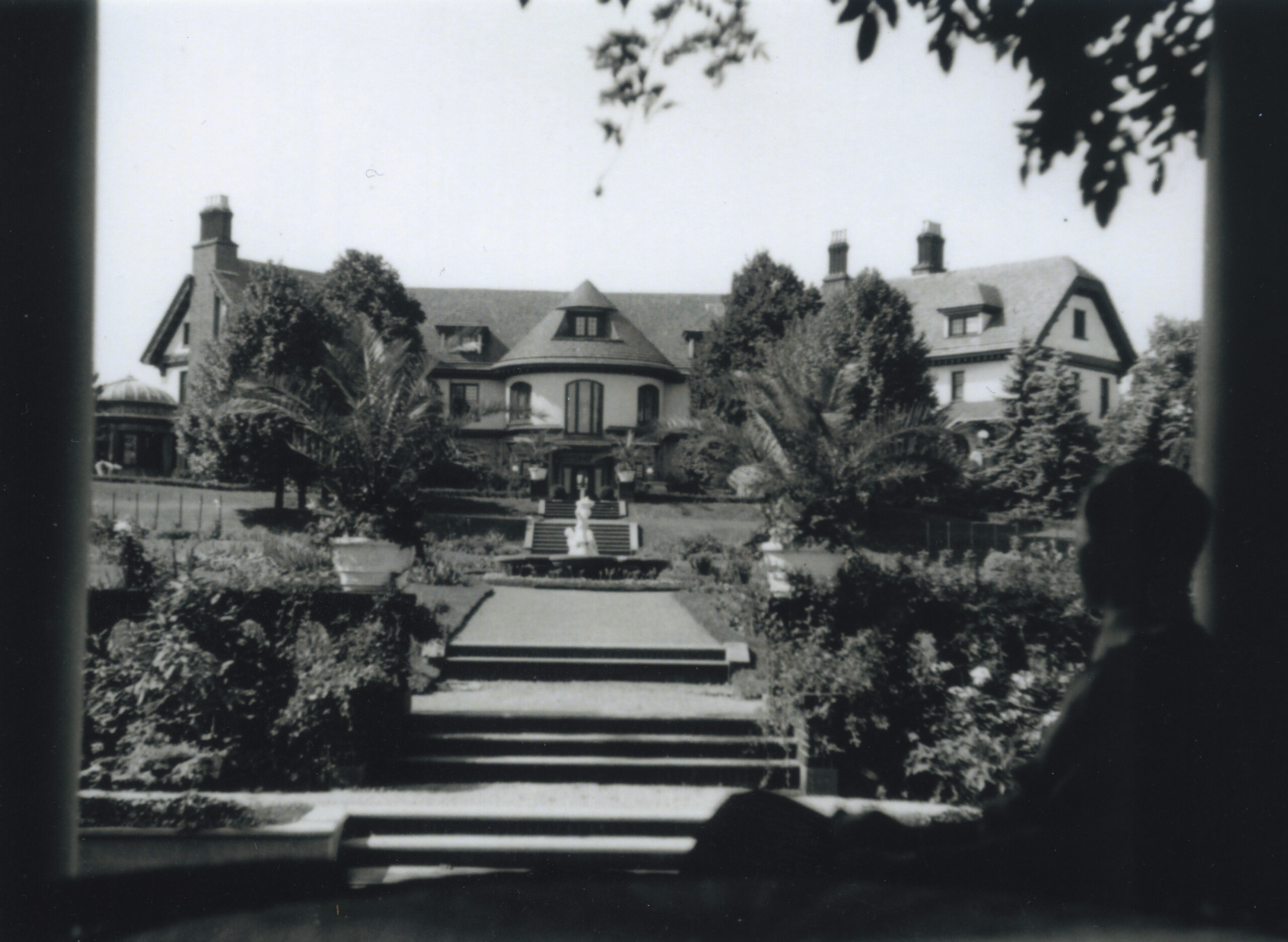 Linden Hall - The Magazine Antiques